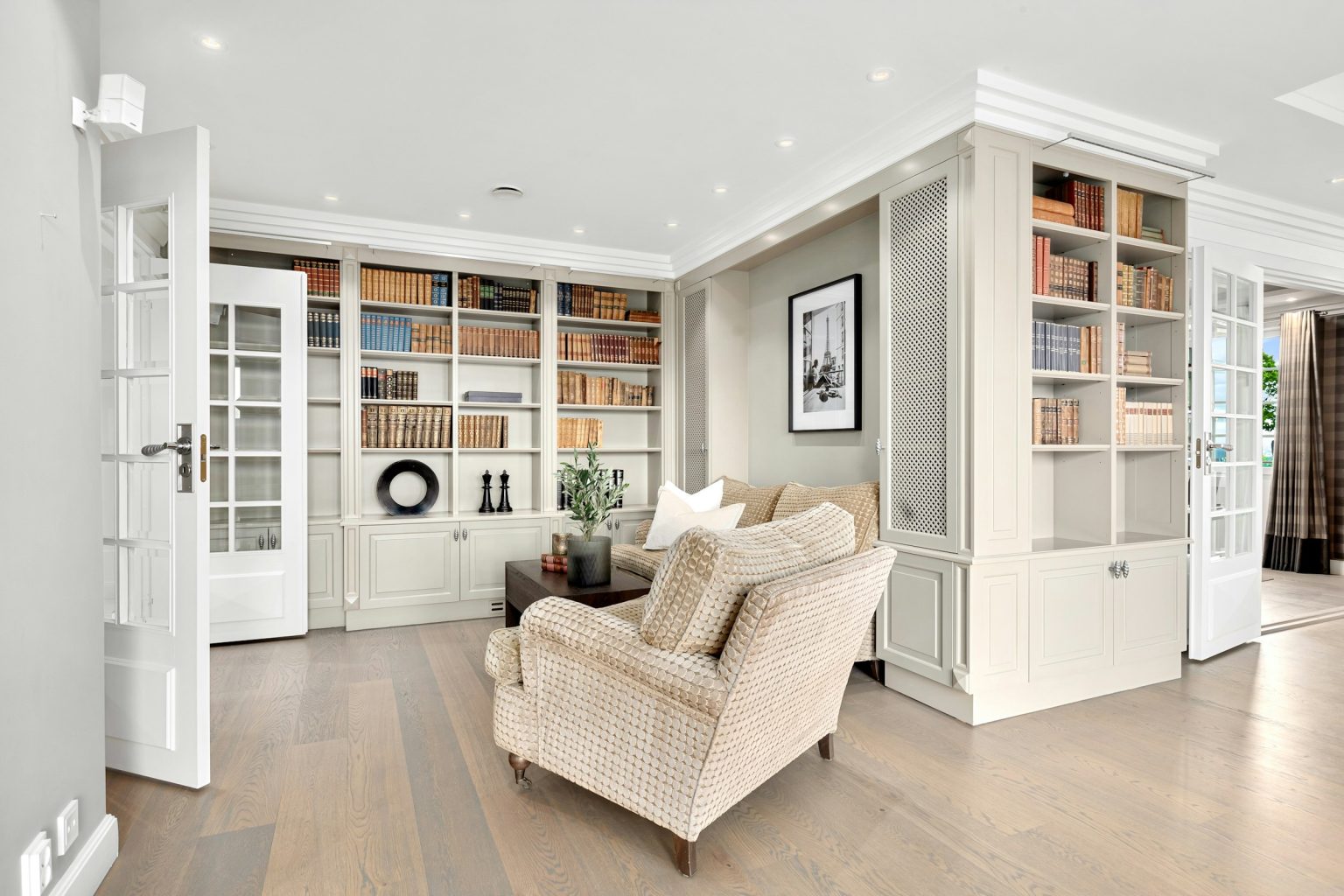 Stylish Storage Solutions: Hamptons Style Bookcases For Every Room – MK ...