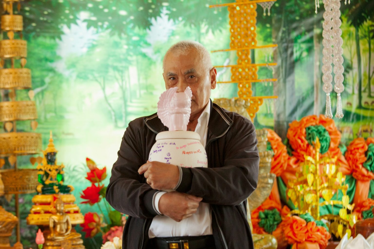 The Proper Way To Display Urns At Home – MK Library