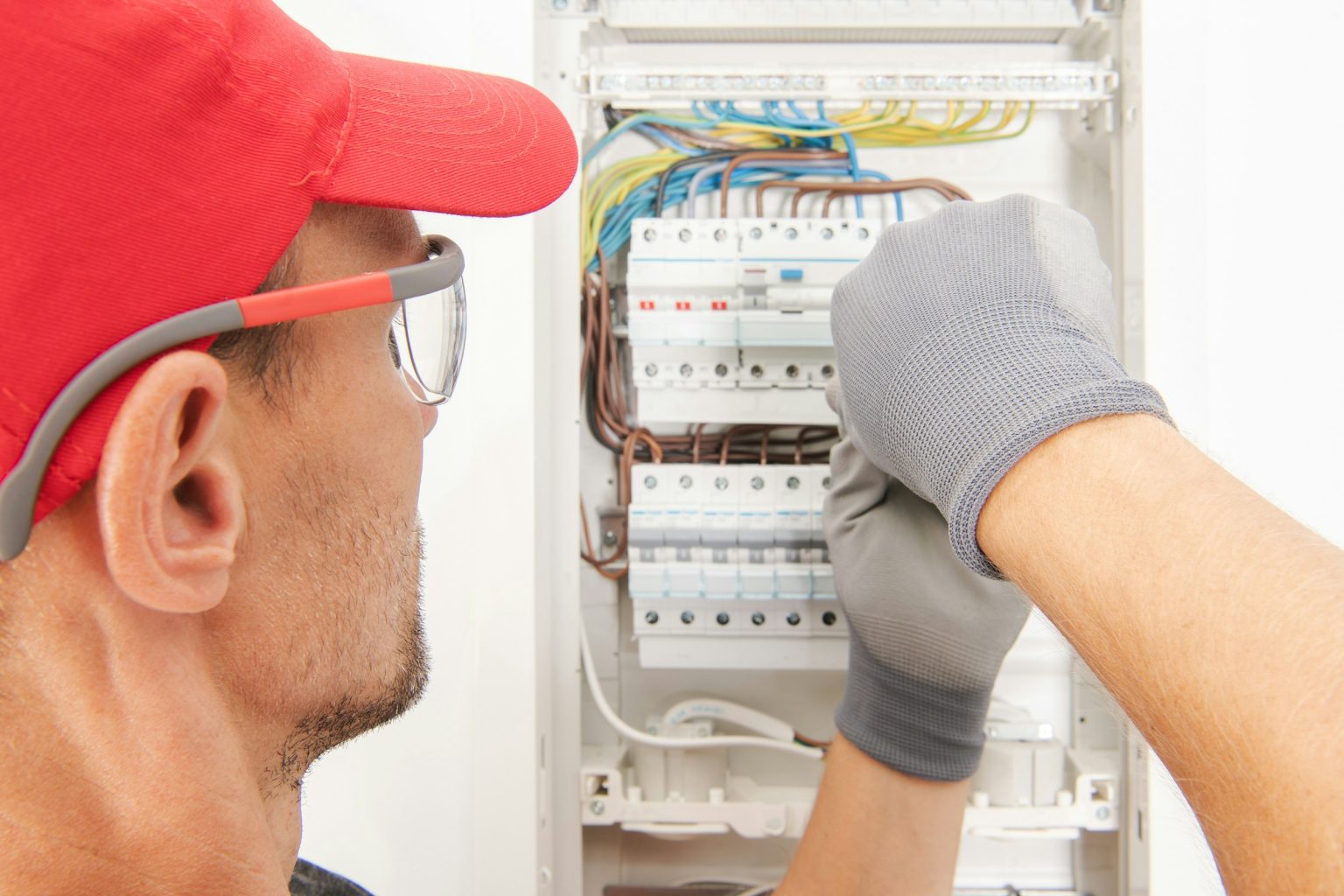 Fuse Boxes Vs. Circuit Breaker Panels: What’s The Difference? – MK Library